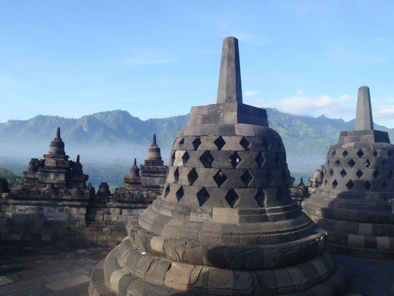 30 FAMOUS TEMPLES IN ASIA To Add To Your Bucket List